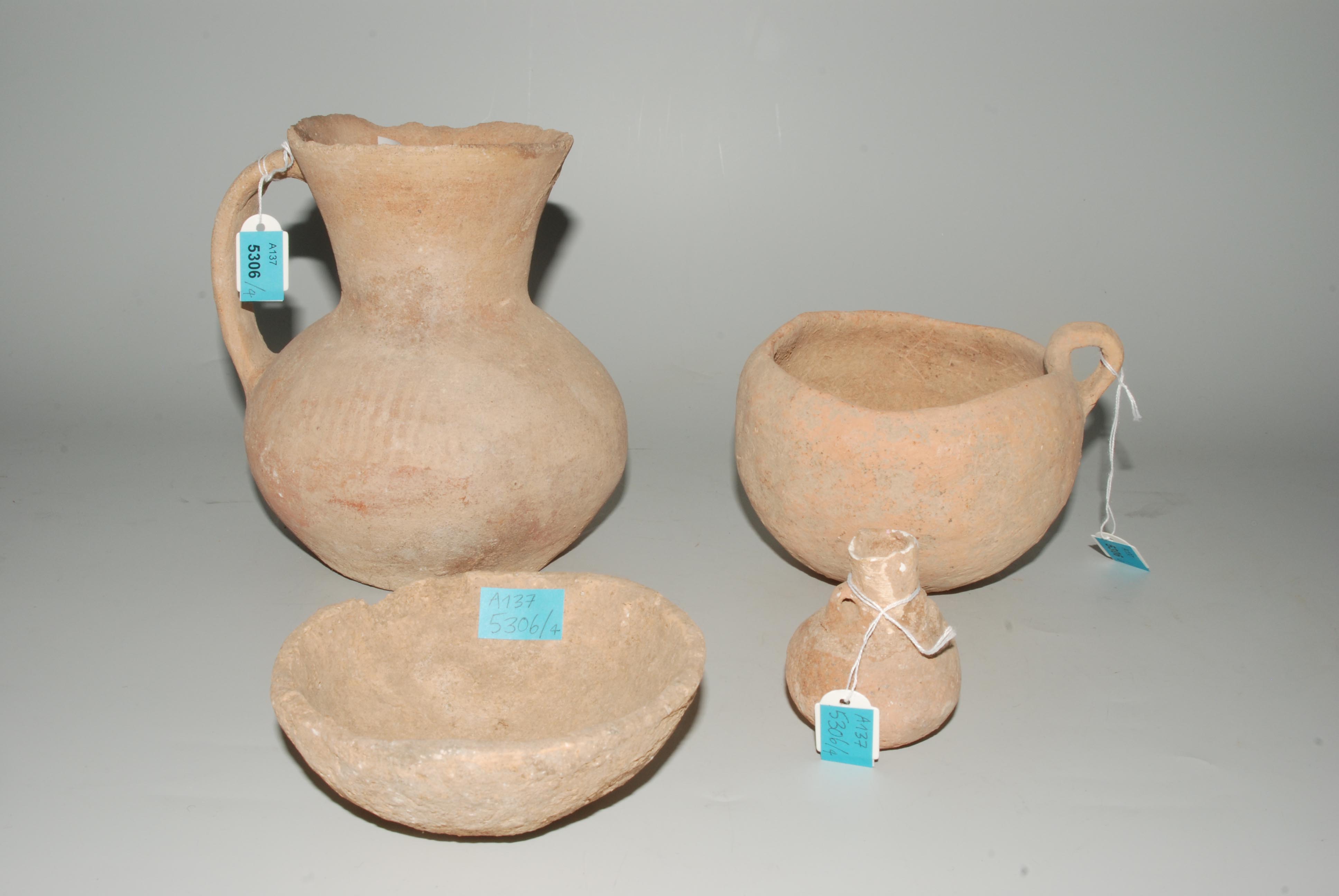 Lot: 4 Gefässe - Schuler Auktionen Zürich