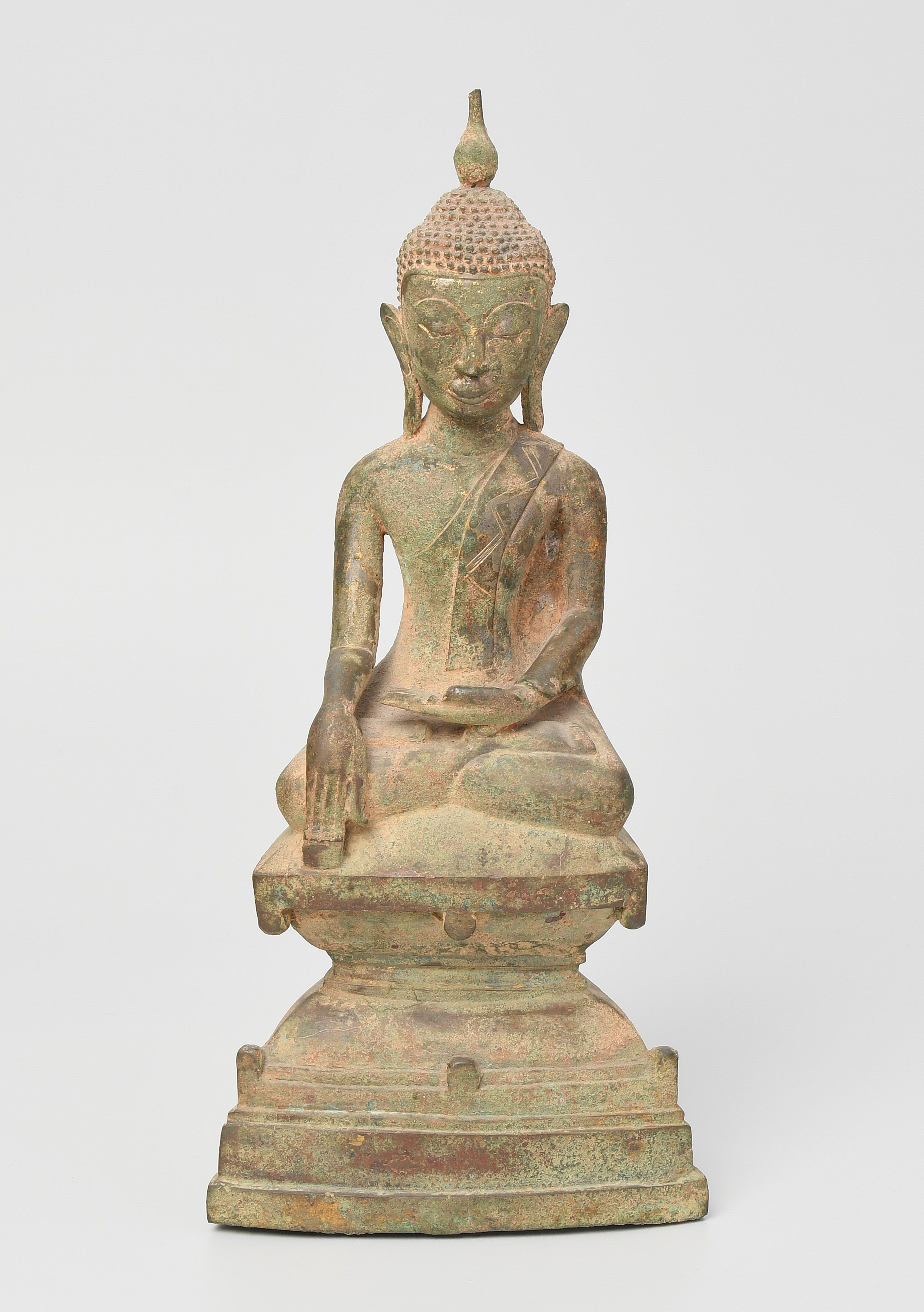 Sitzender Buddha - Schuler Auktionen Zürich