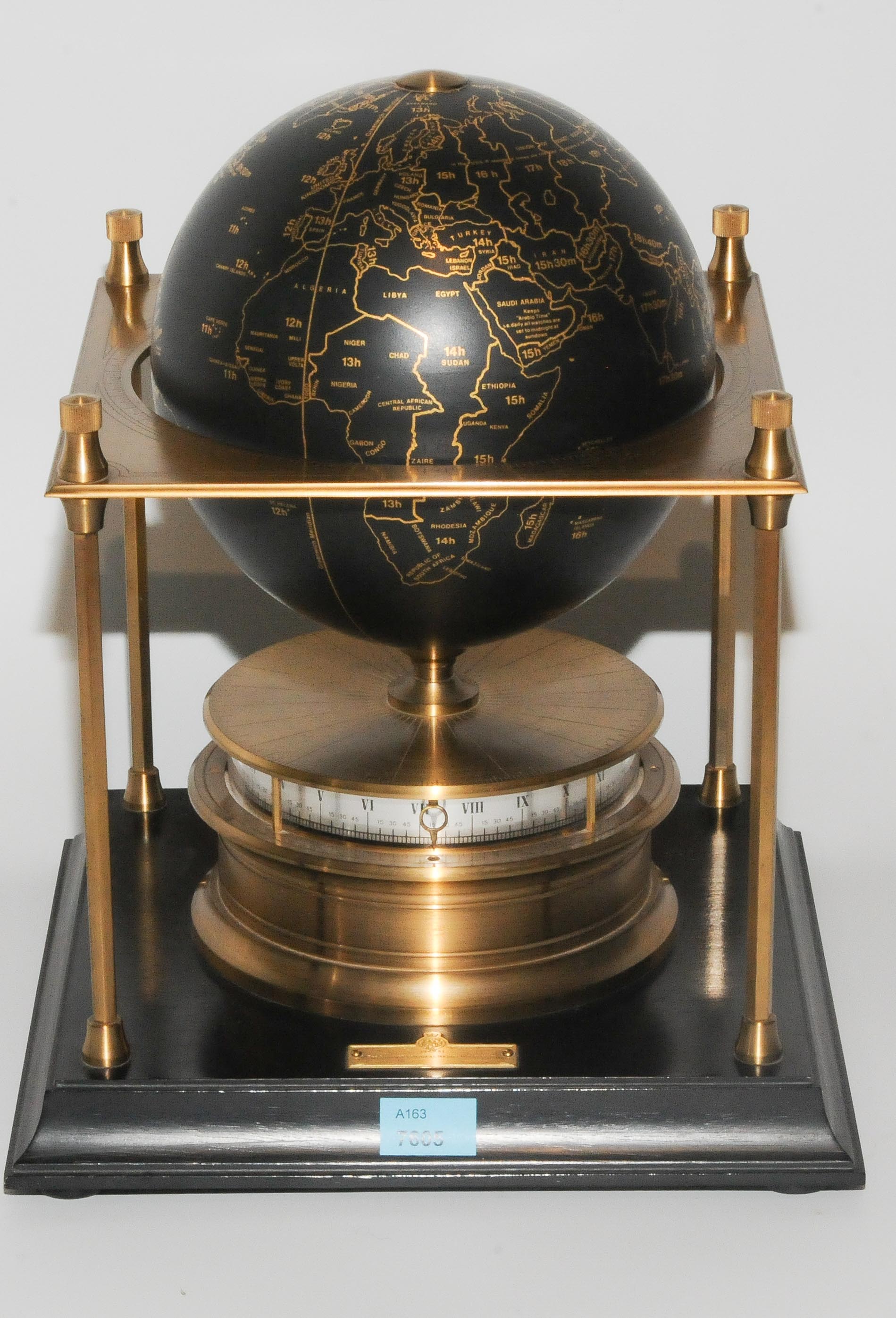 Royal Geographical Society World Clock - Schuler Auktionen Zürich